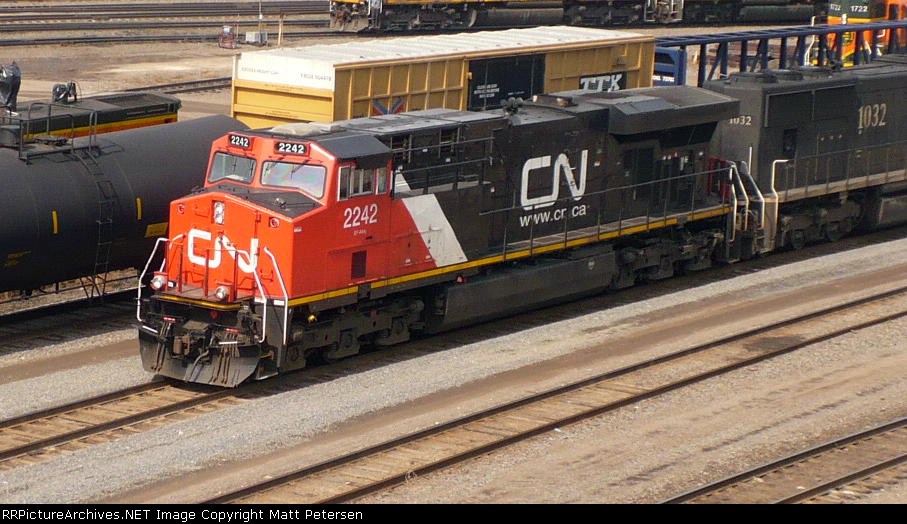 CN 2242